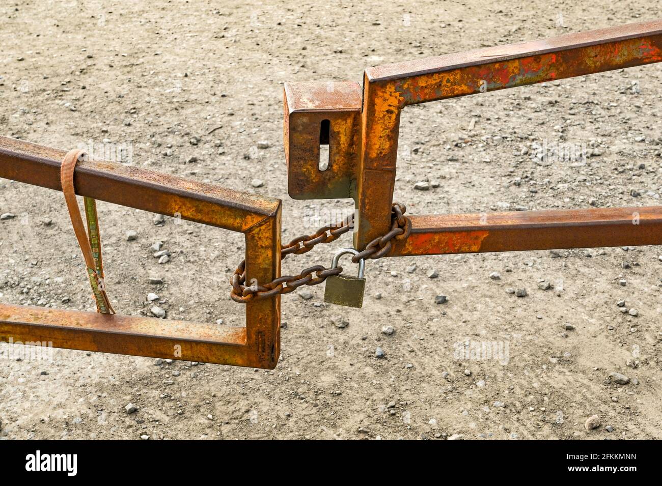 Padlocked gates hi-res stock photography and images - Alamy