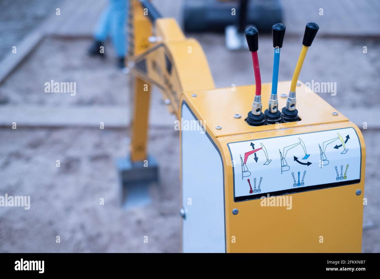 Hydraulically controlled arms of a yellow digger Stock Photo - Alamy