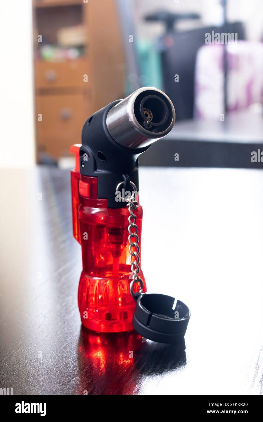 Red lighter hi-res stock photography and images - Alamy