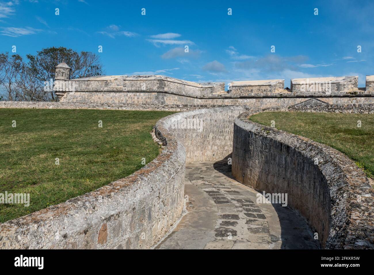 El fuerte de San Miguel de Campeche es un ejemplo significativo de la ...