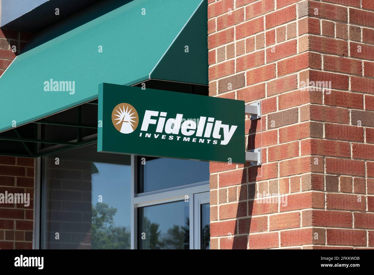Carmel - Circa May 2021: Fidelity Investments branch. Fidelity ...