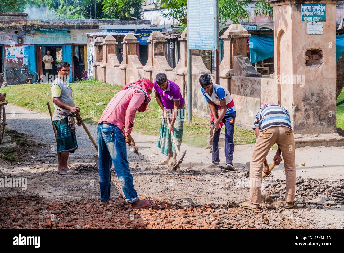 Bangladesh labour hi-res stock photography and images - Alamy