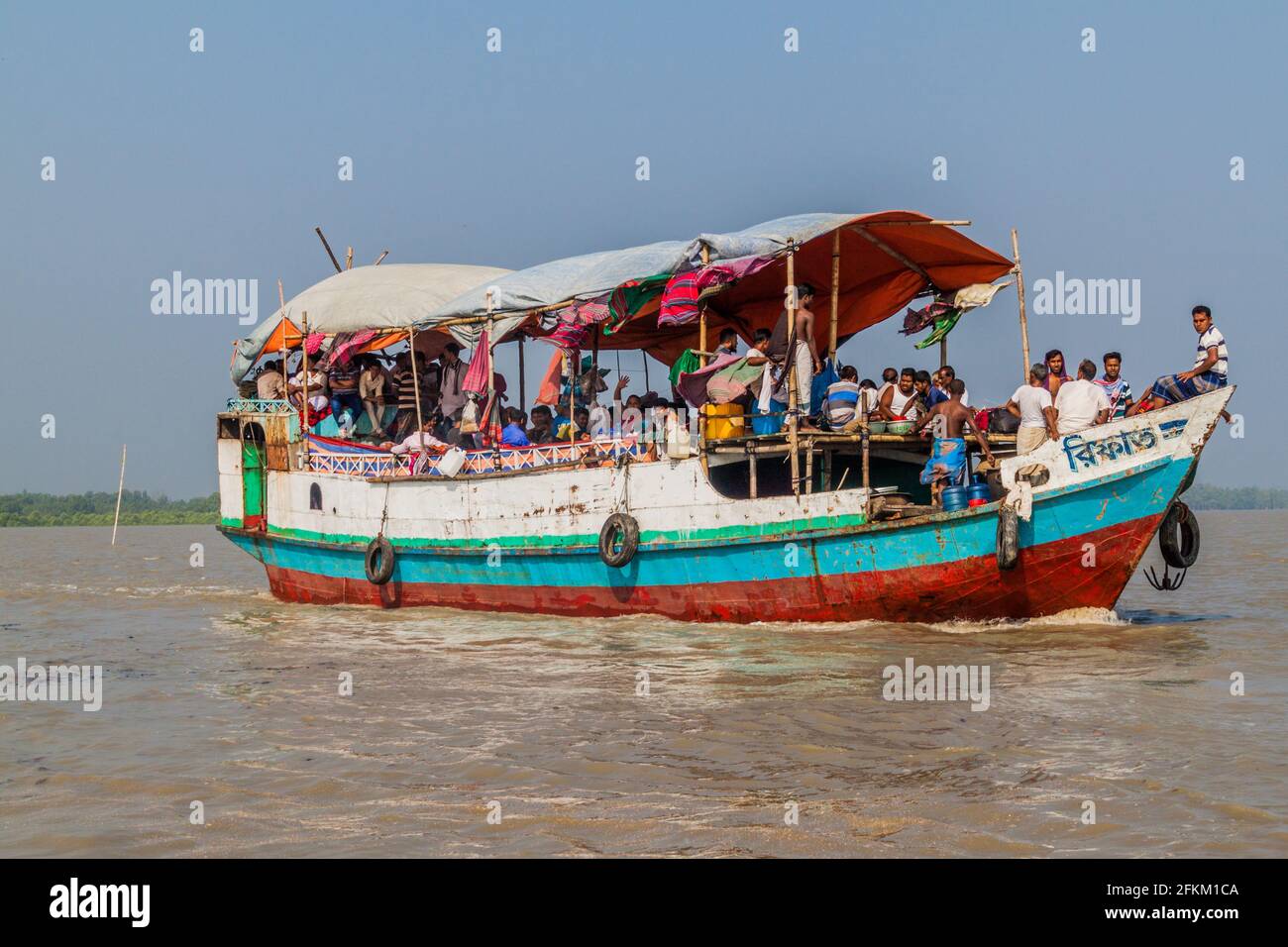 DUBLAR CHAR, BANGLADESH - NOVEMBER 14, 2016: Hindu pilgrims on their ...