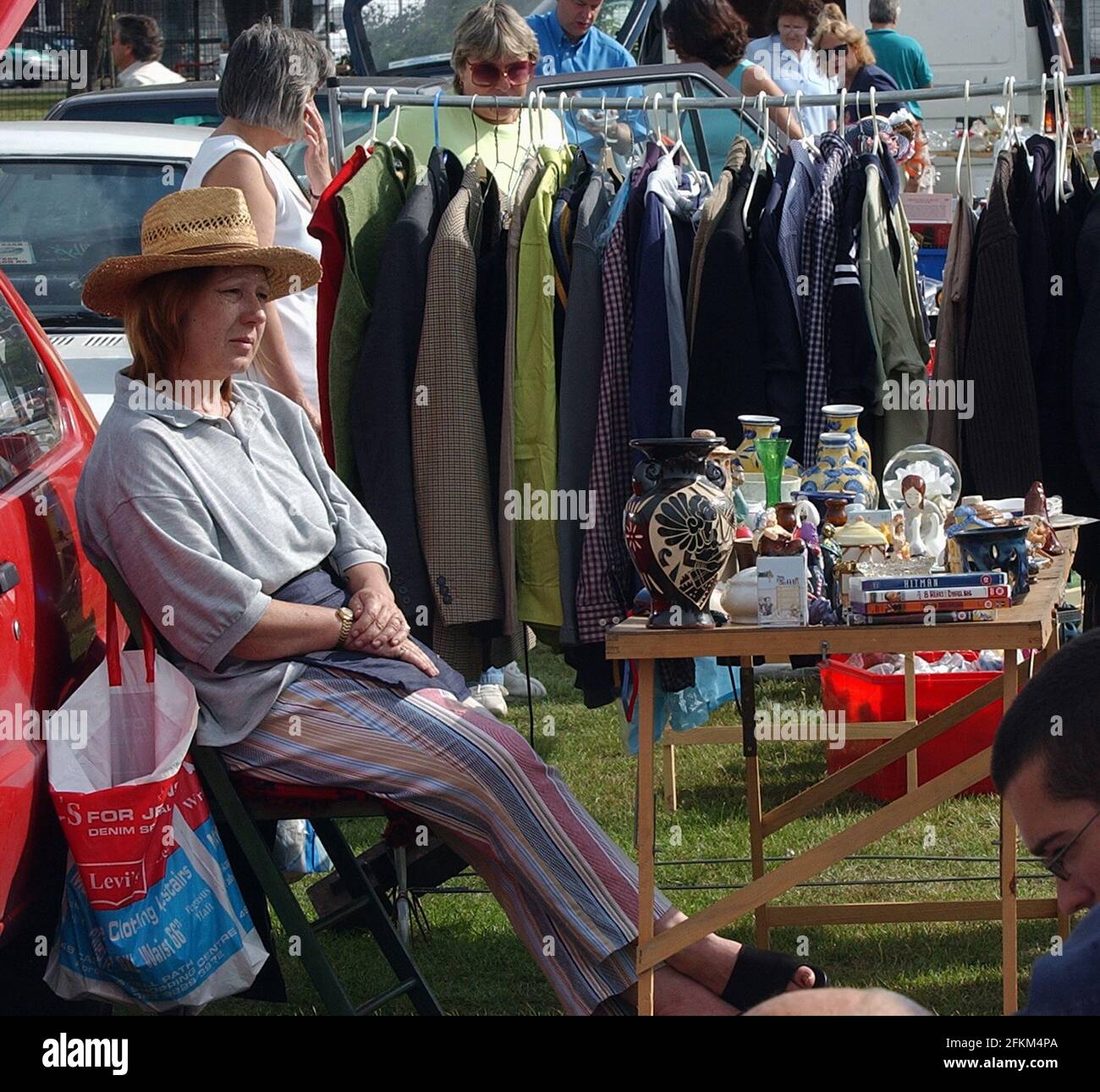 CAR BOOT SALE , SOUTHSEA COMMON, PORTSMOUTH 2003 PIC MIKE WALKER 2003 ...