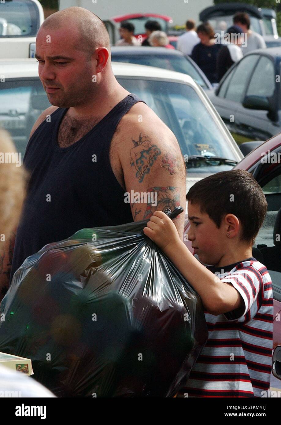 CAR BOOT SALE , SOUTHSEA COMMON, PORTSMOUTH 2003 PIC MIKE WALKER 2003 ...