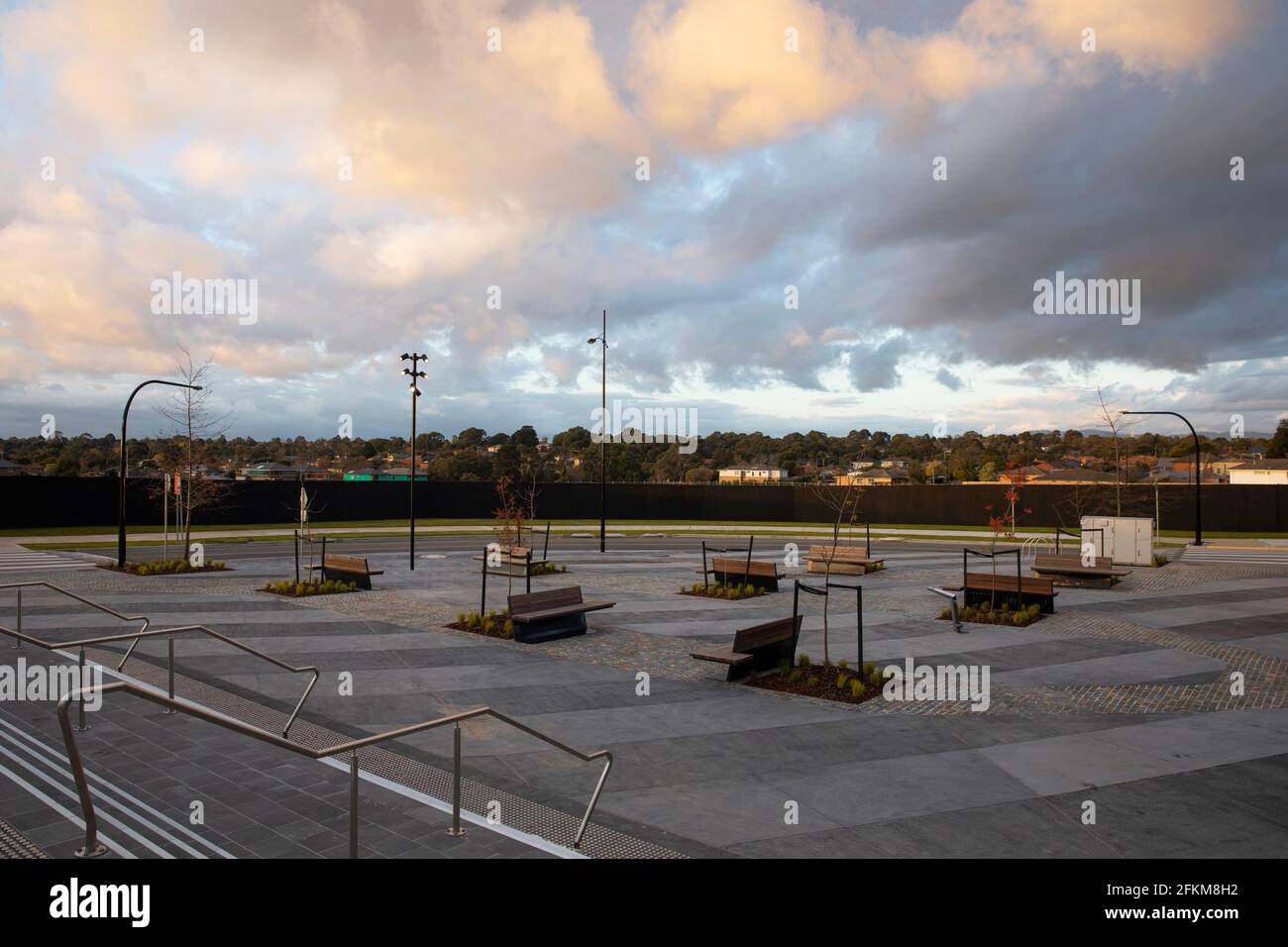 Community courtyard apartment architecture hi-res stock photography and ...