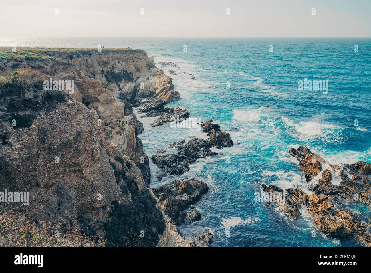 Dramatic ocean bluffs and summits with sweeping views, Montana de Oro ...