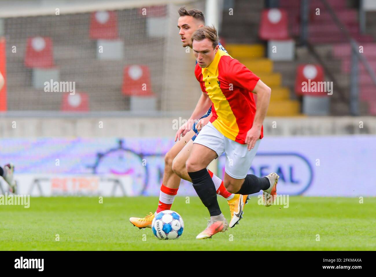 DEVENTER, NETHERLANDS - MAY 2: Karim Loukili of Helmond Sport, Martijn ...