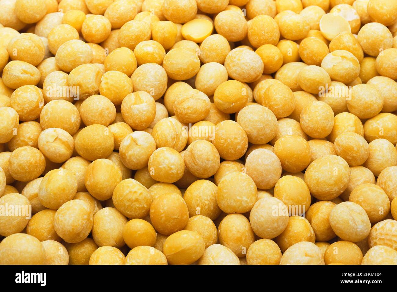 Yellow peel peas Stock Photo - Alamy