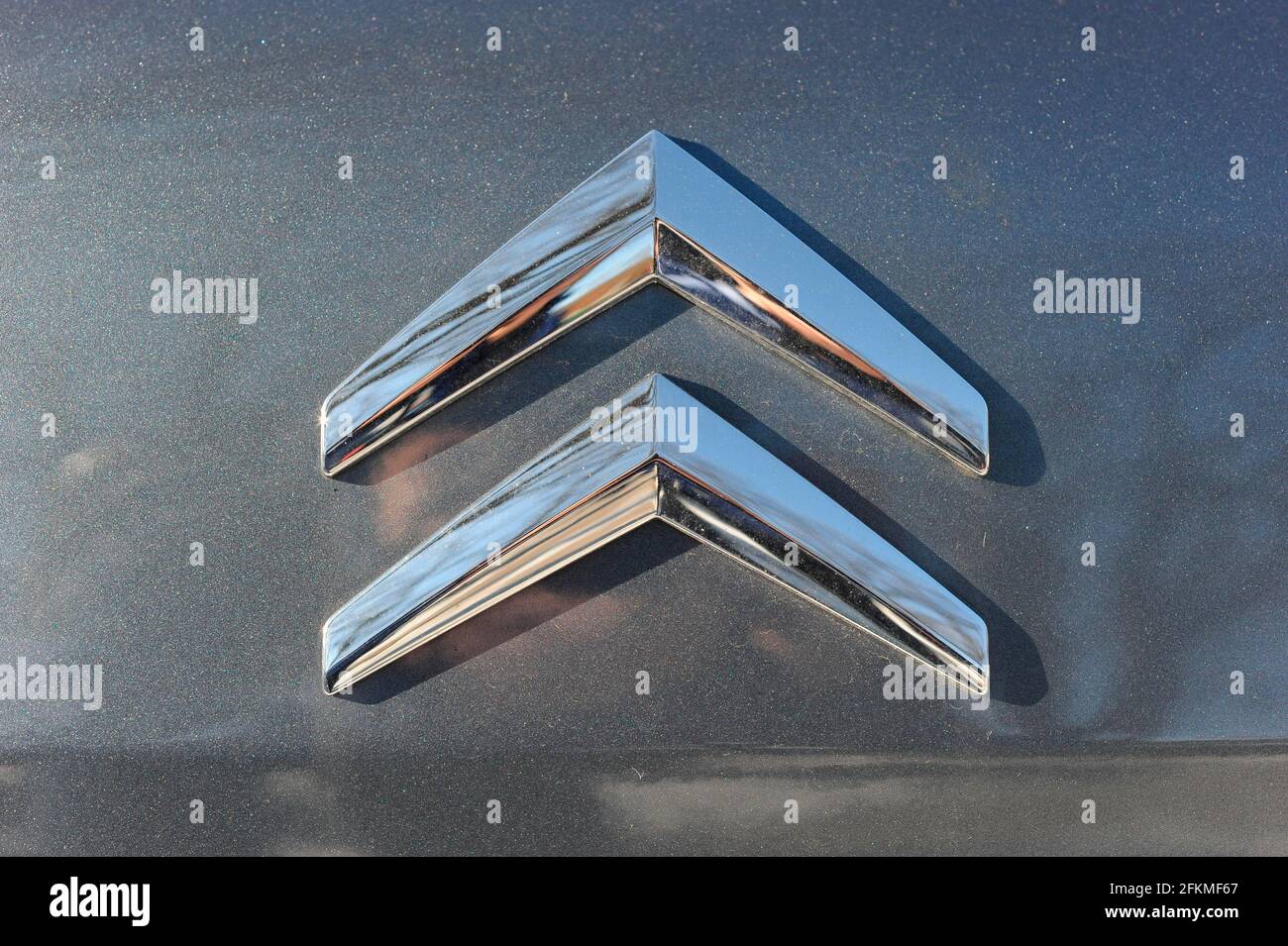 Citroen car badge hi-res stock photography and images - Alamy