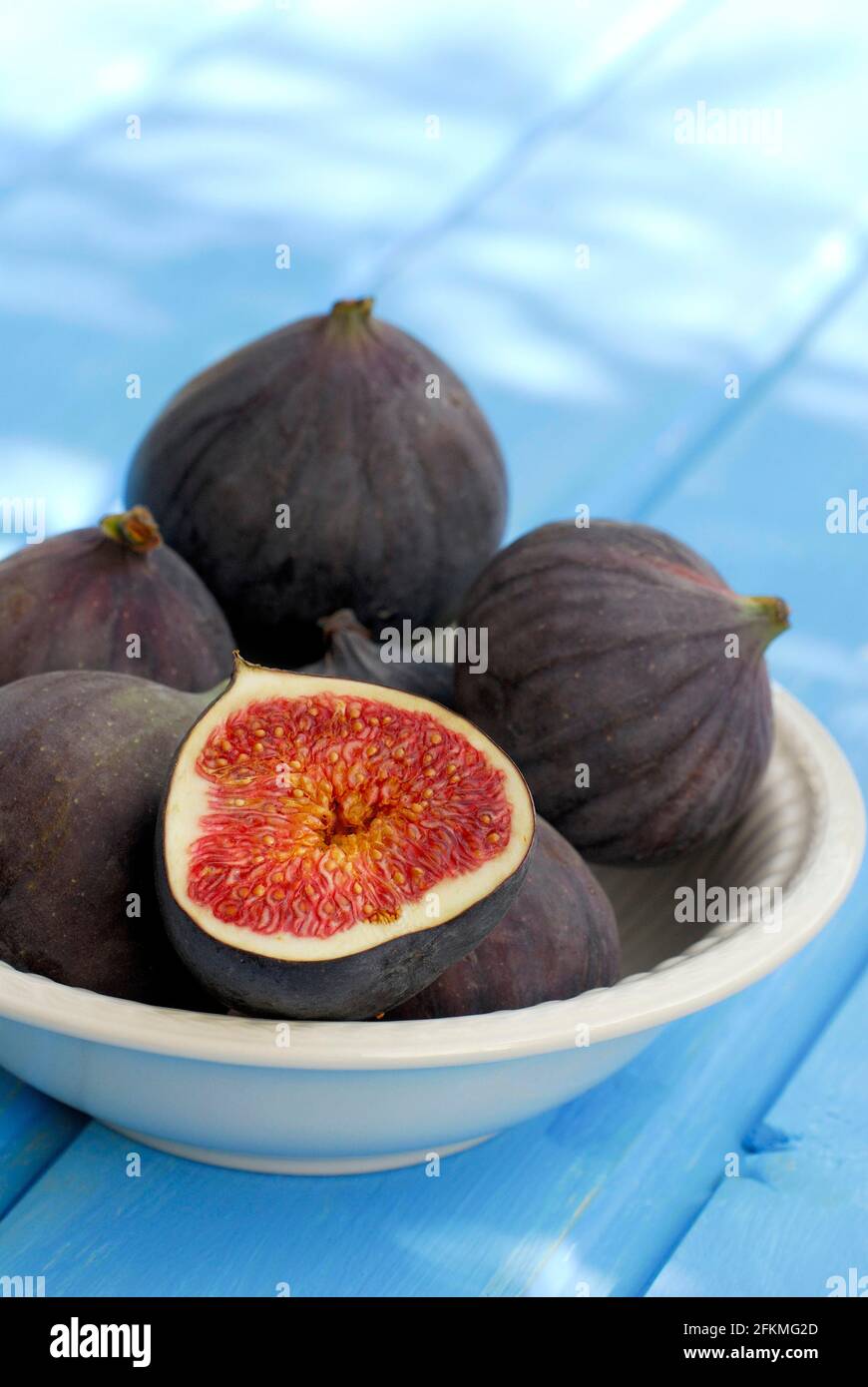 Figs (Ficus carica), peel Stock Photo - Alamy