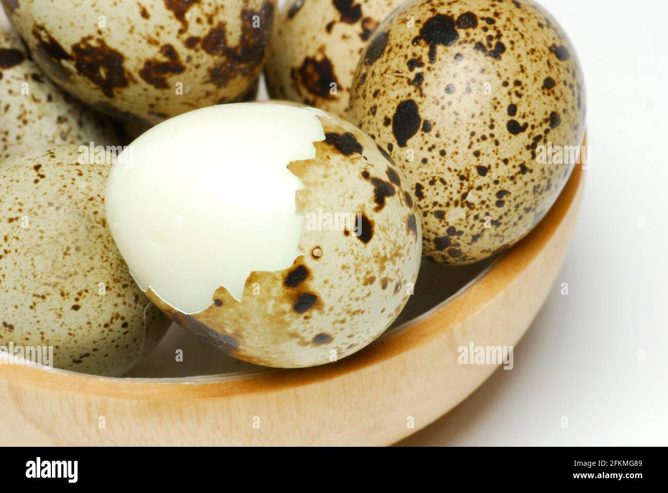 Quail eggs in shell, quail egg Stock Photo - Alamy