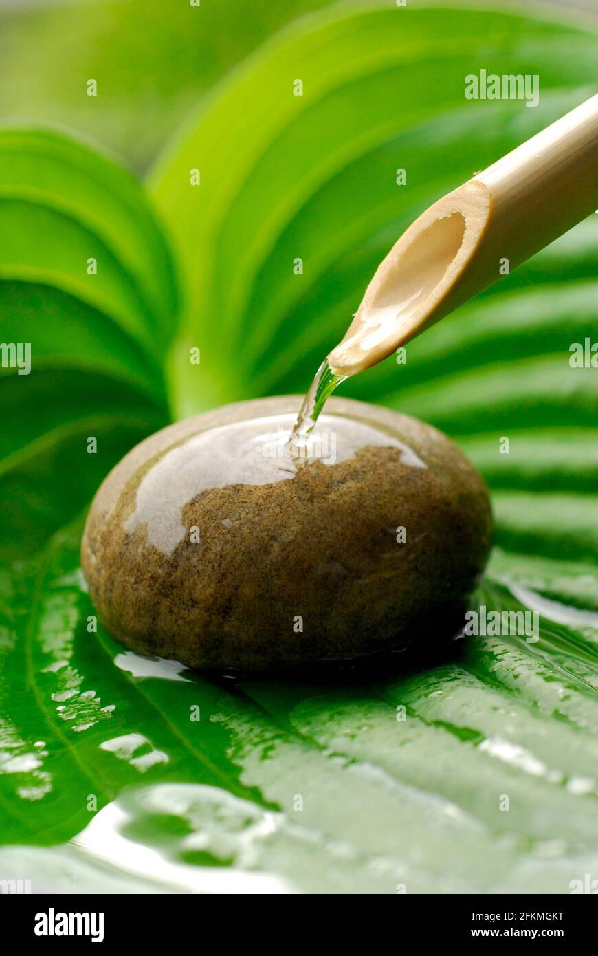 Water flow on stone hi-res stock photography and images - Alamy