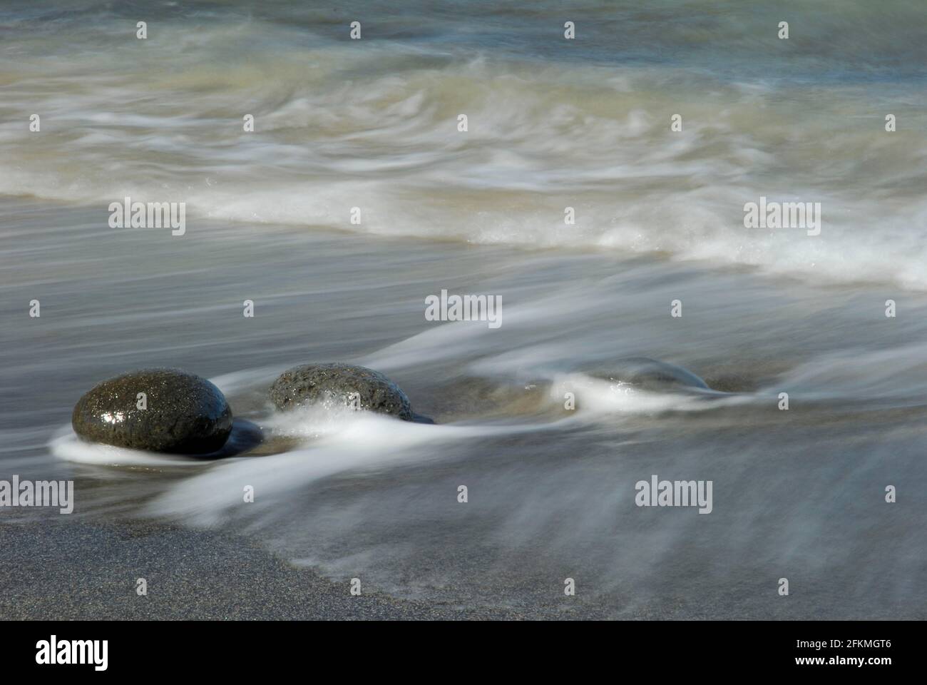 Iceland wave hi-res stock photography and images - Alamy