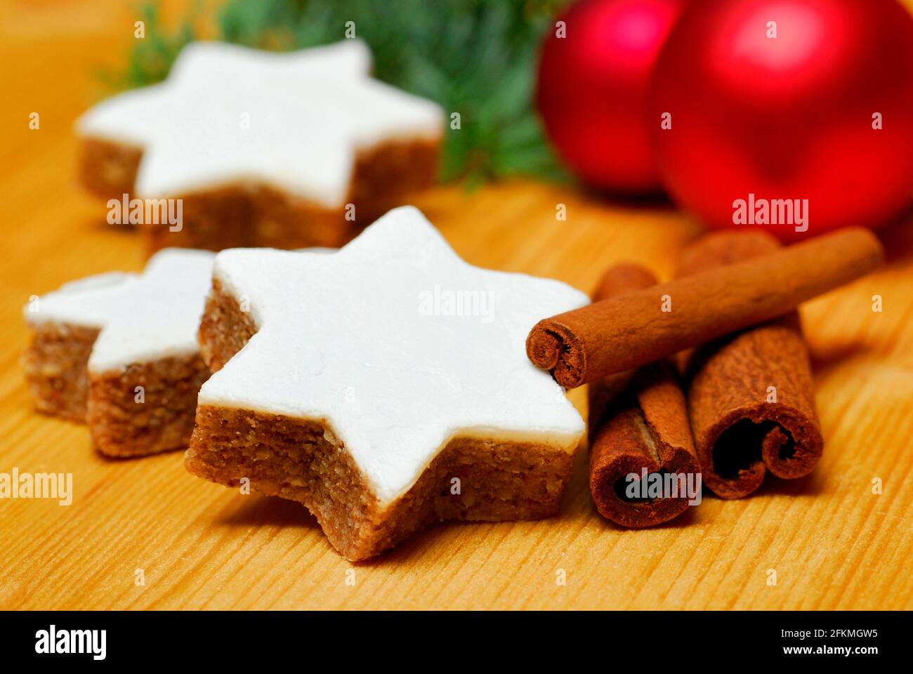 Cinnamon stars, hazelnut cookies with cinnamon, Christmas cookies ...