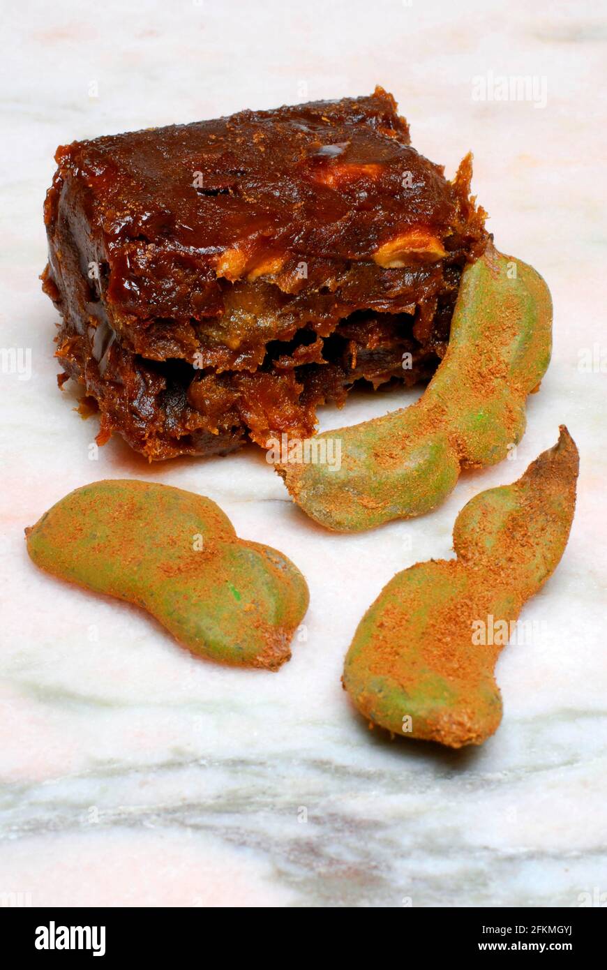 Tamaranda pulp and young fruit husk, pulp, Tamarindspaste, fruit puree ...