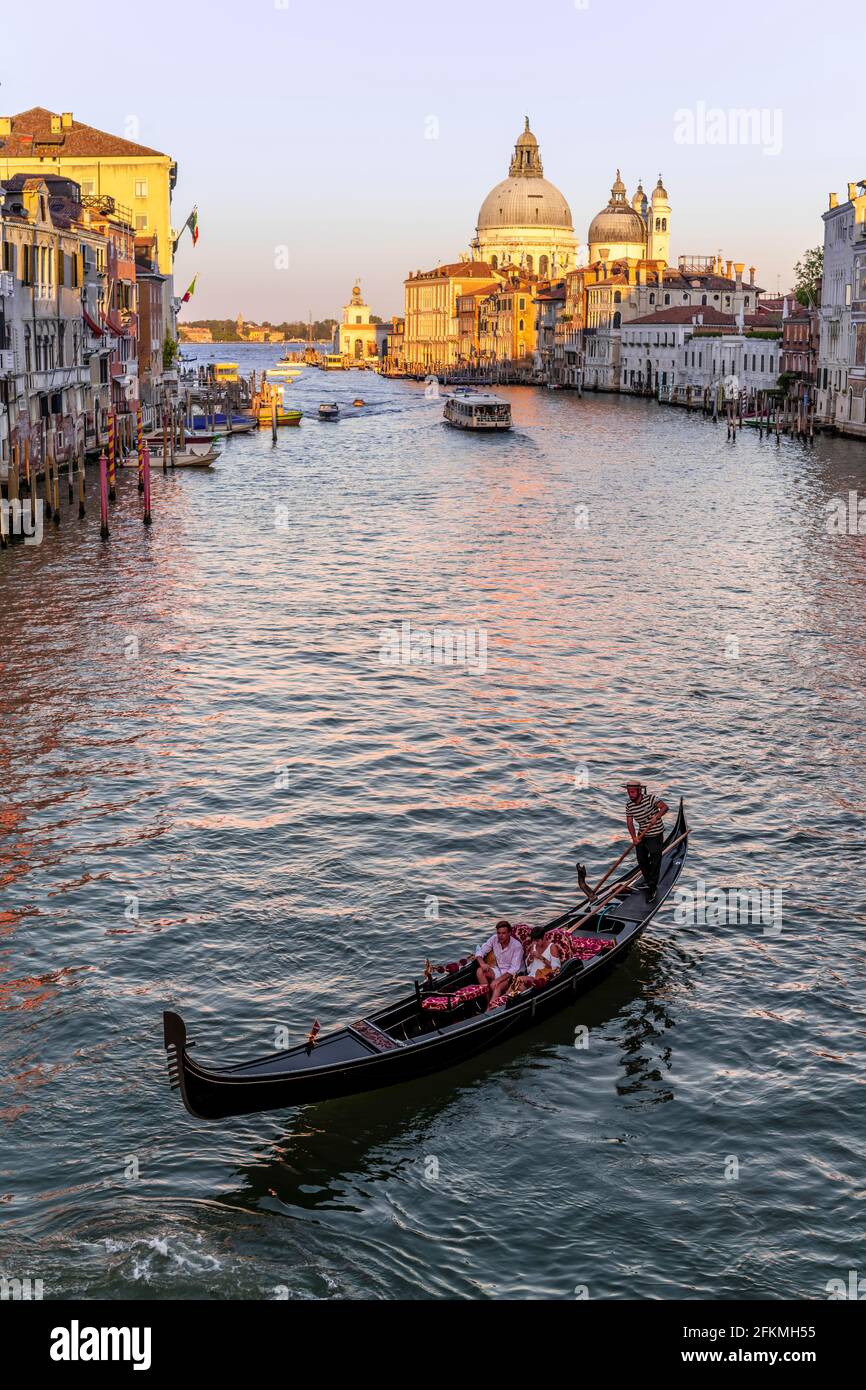 Gondola venice evening hi-res stock photography and images - Alamy