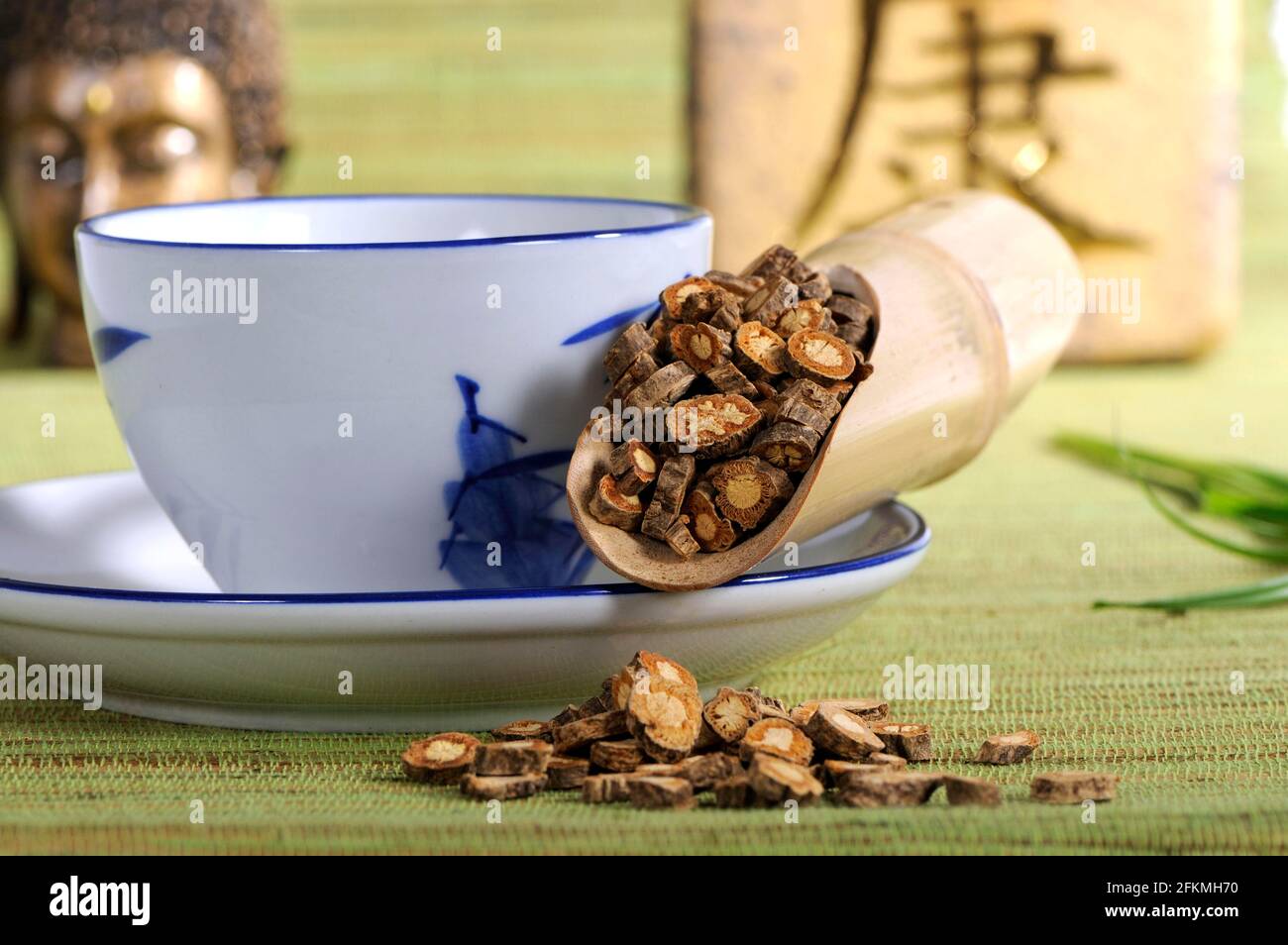 Saposhnikoviae radix hi-res stock photography and images - Alamy