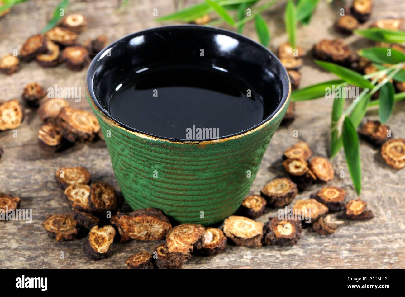 Notopterygium rhizome incised tea cup (Notopterygii Rhizoma seu Radix ...