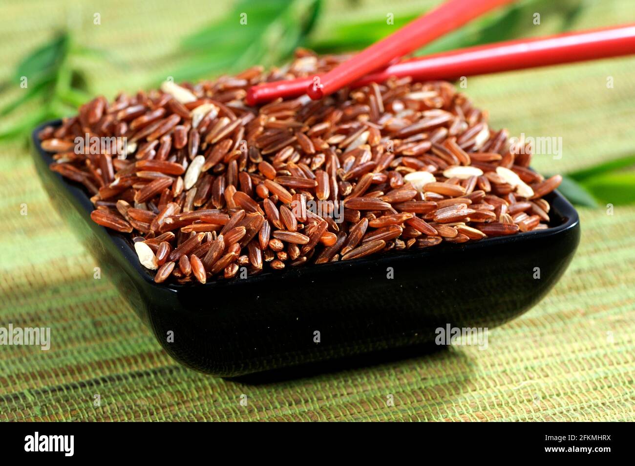 Wholemeal red rice, husk Stock Photo - Alamy