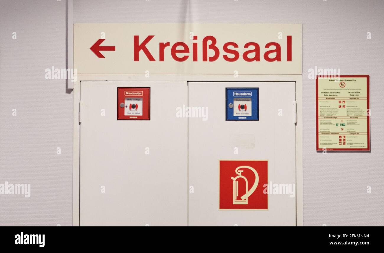 Hospital delivery room sign hi-res stock photography and images - Alamy