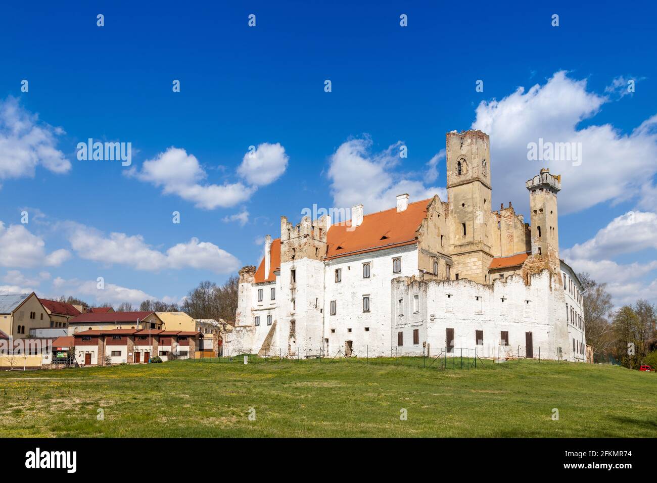 Ruined renaissance palace hi-res stock photography and images - Alamy