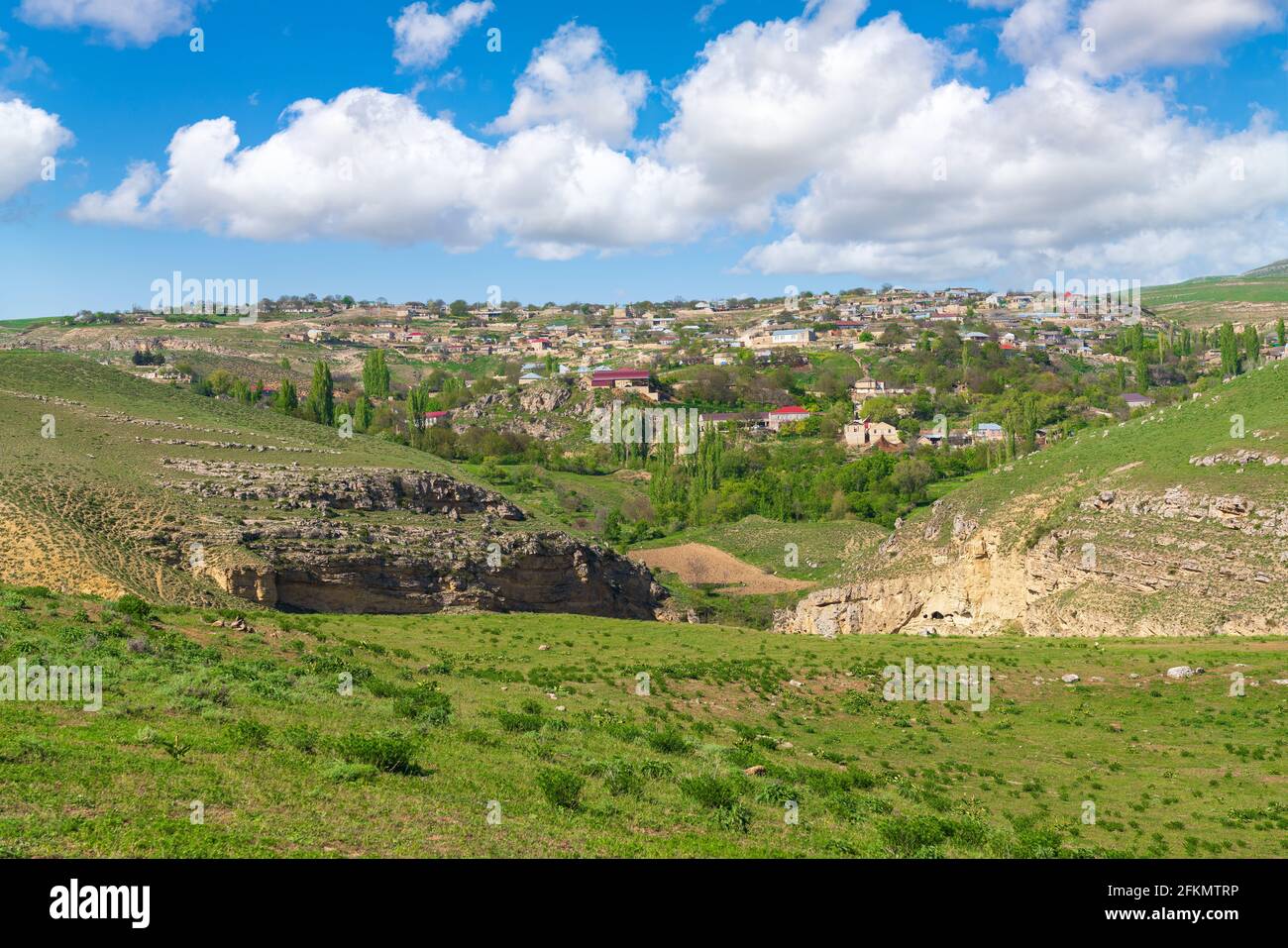 Hilly area hi-res stock photography and images - Alamy