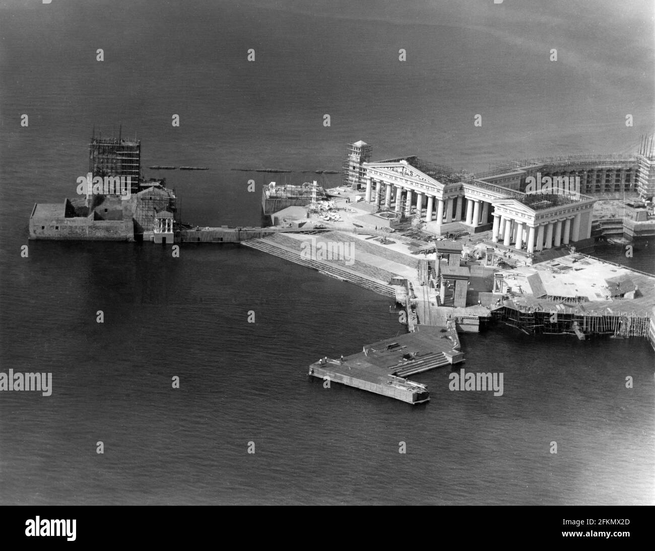 Cleopatra 1963 set hi-res stock photography and images - Alamy