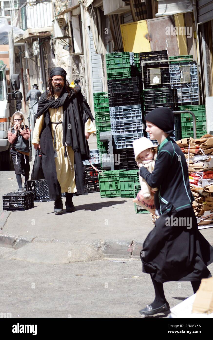 The Hassidic neighborhood of Mea Shearim in Jerusalem Stock Photo - Alamy