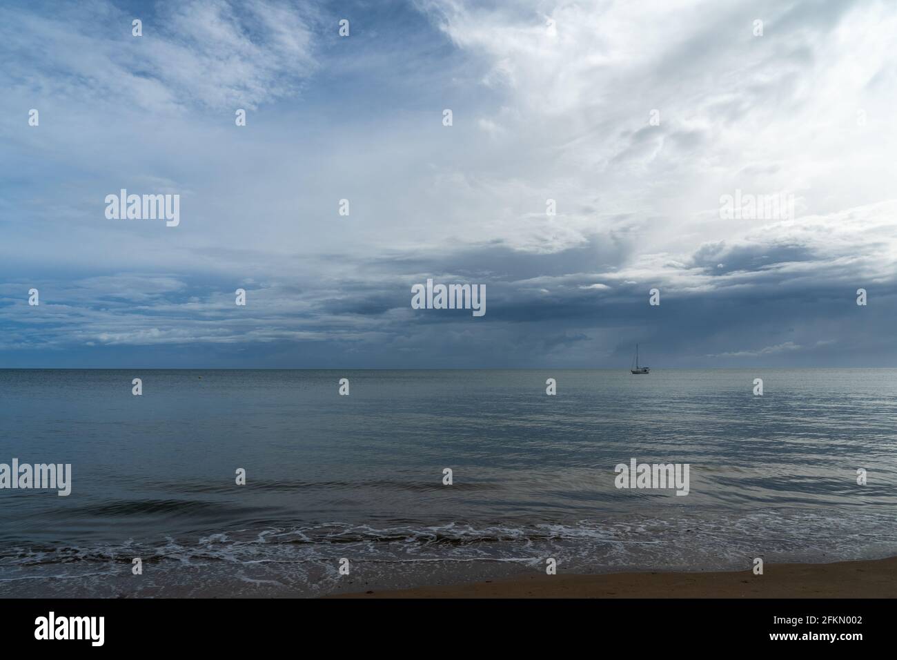 Dramatic cloudy sky when storm is approaching Stock Photo - Alamy