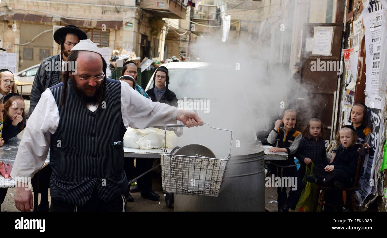 A Haredi Jew dip cooking utensils in boiling water in a process called ...