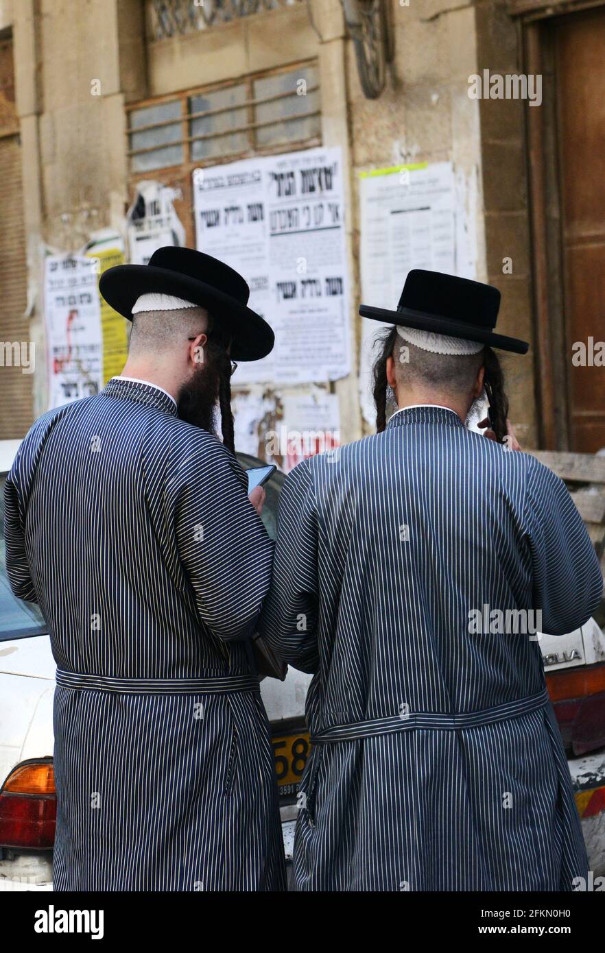 Toldos Aharon Jewish men socializing on Mea She'arim street in ...