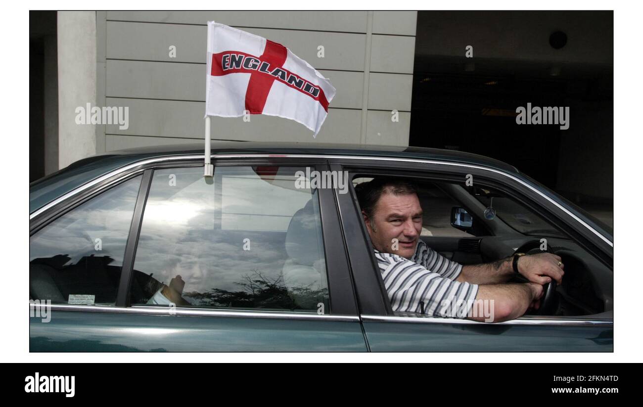 John Poole proud with his St. George flag.pic David Sandison 9/6/2004 ...