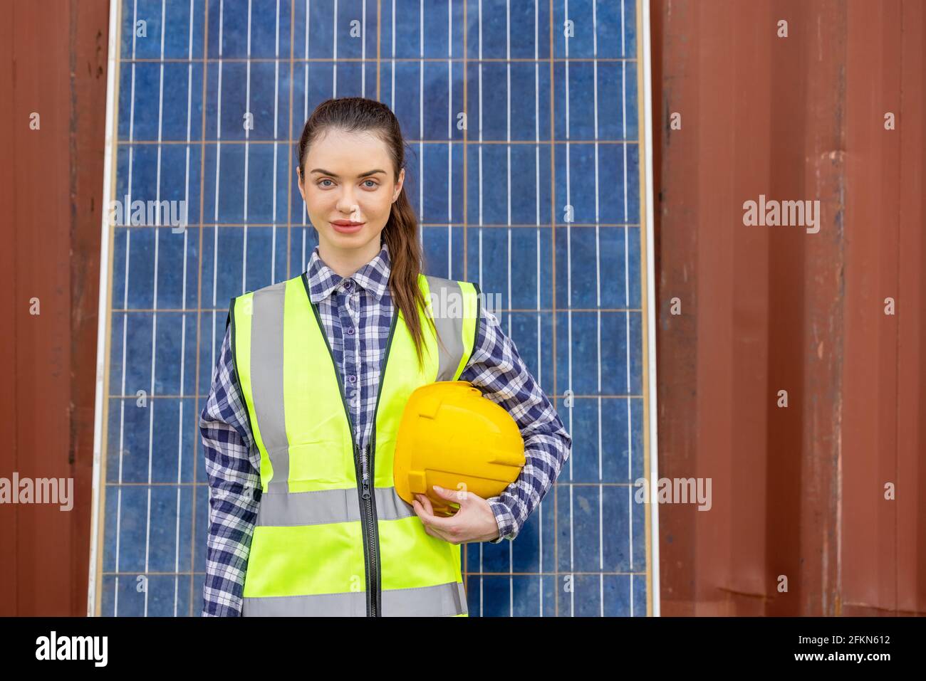 Female engineers light hi-res stock photography and images - Alamy