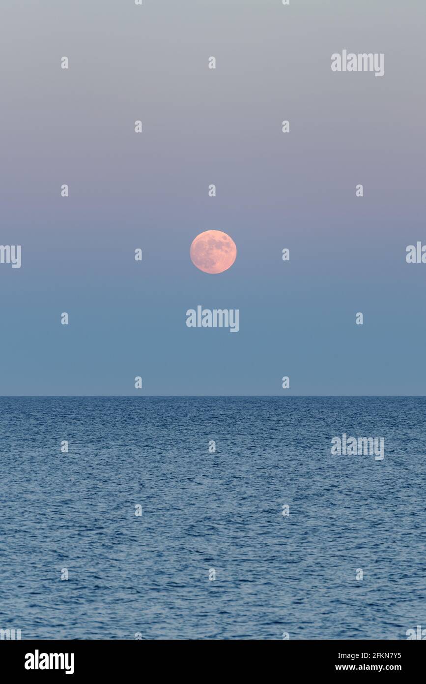 Moonrise over sea Stock Photo - Alamy