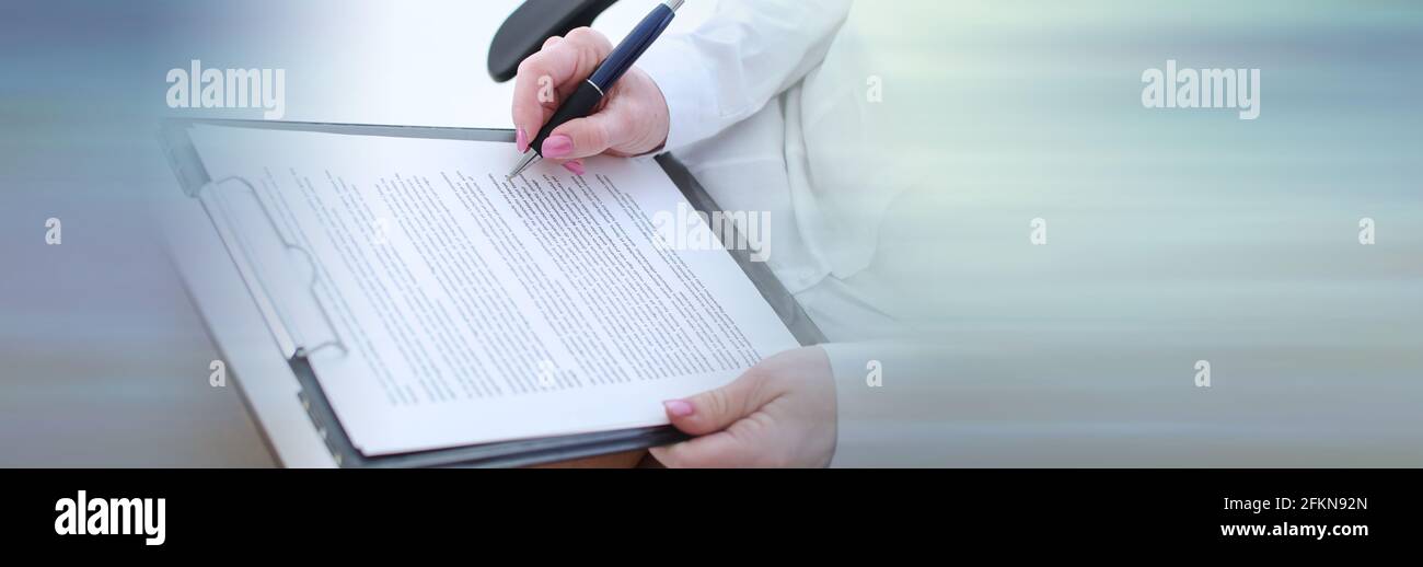 Business woman taking notes on a clipboard; panoramic banner Stock ...