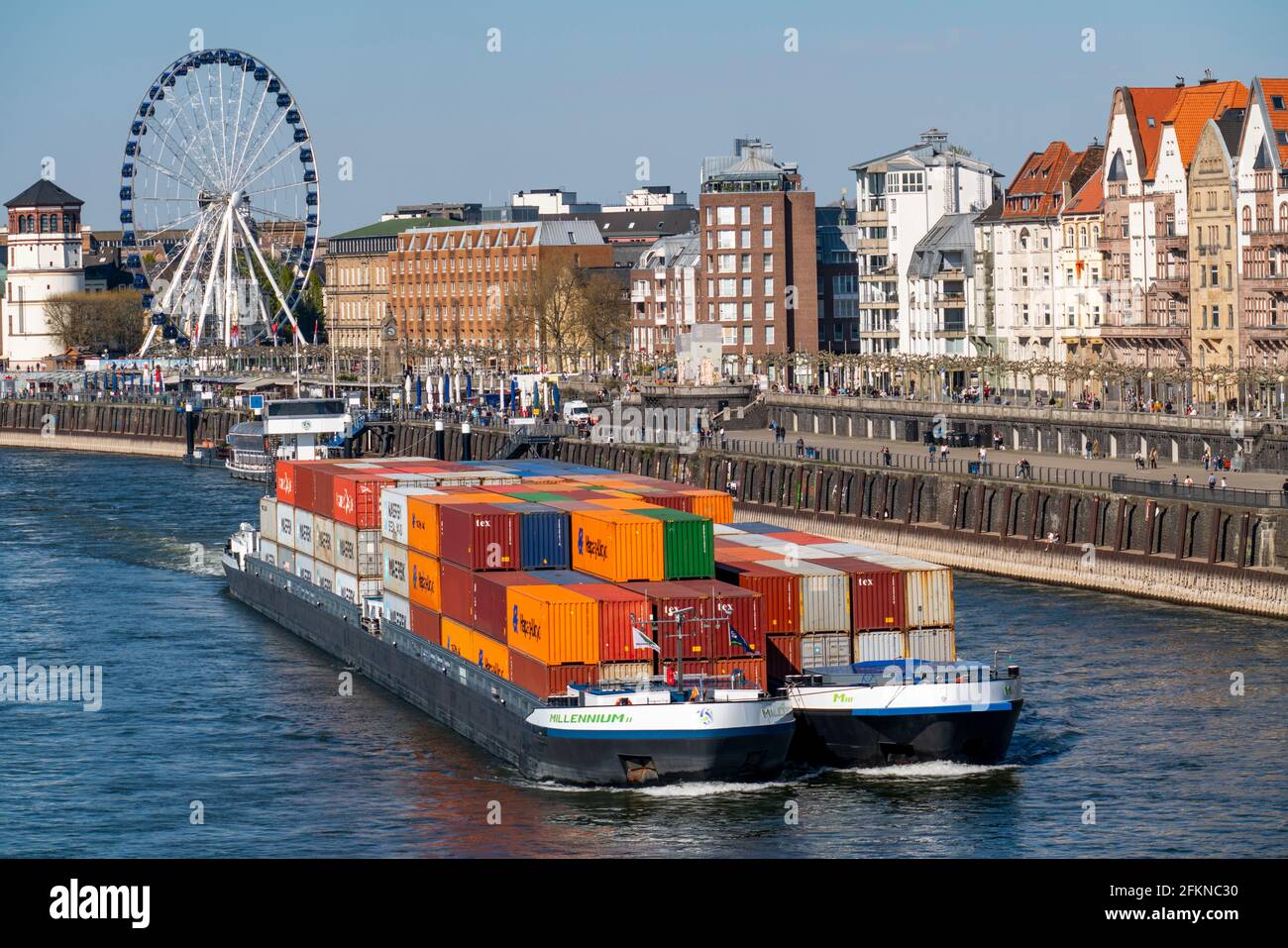 Giant cargo ship hi-res stock photography and images - Alamy