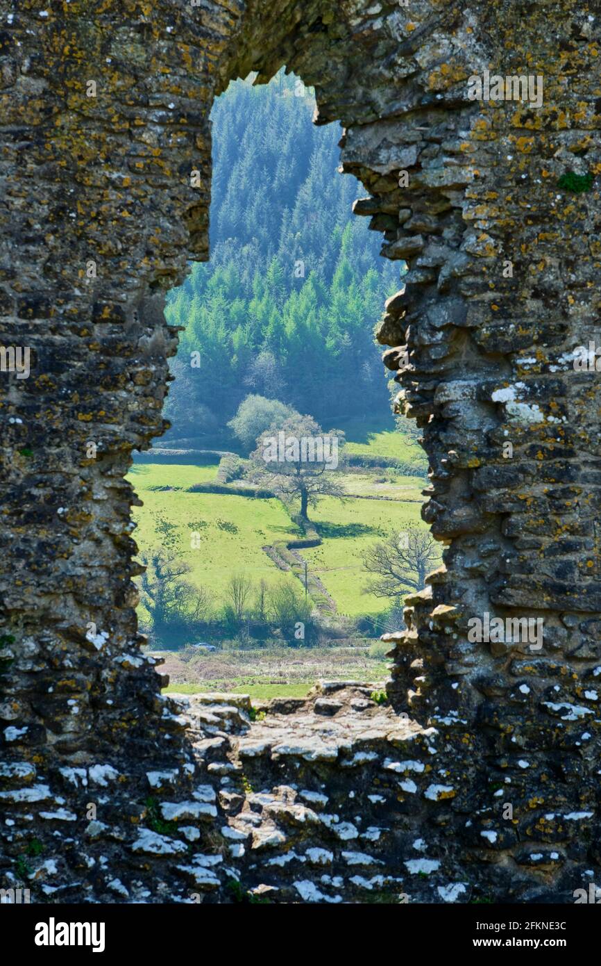 Castle ruined window hi-res stock photography and images - Alamy