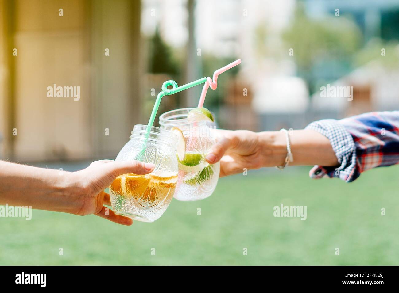Summer cocktails toast hi-res stock photography and images - Alamy