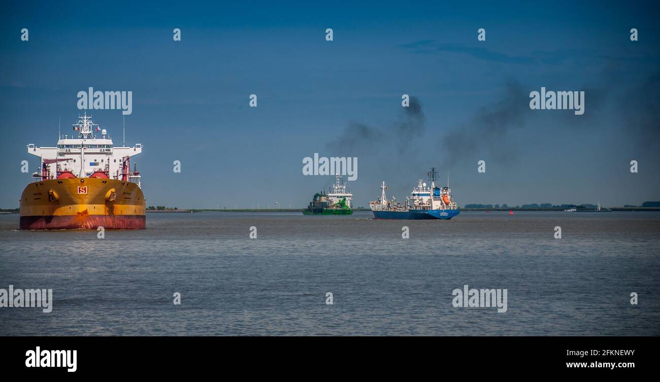 gigantic ships, illustrating the current maritime traffic Stock Photo ...