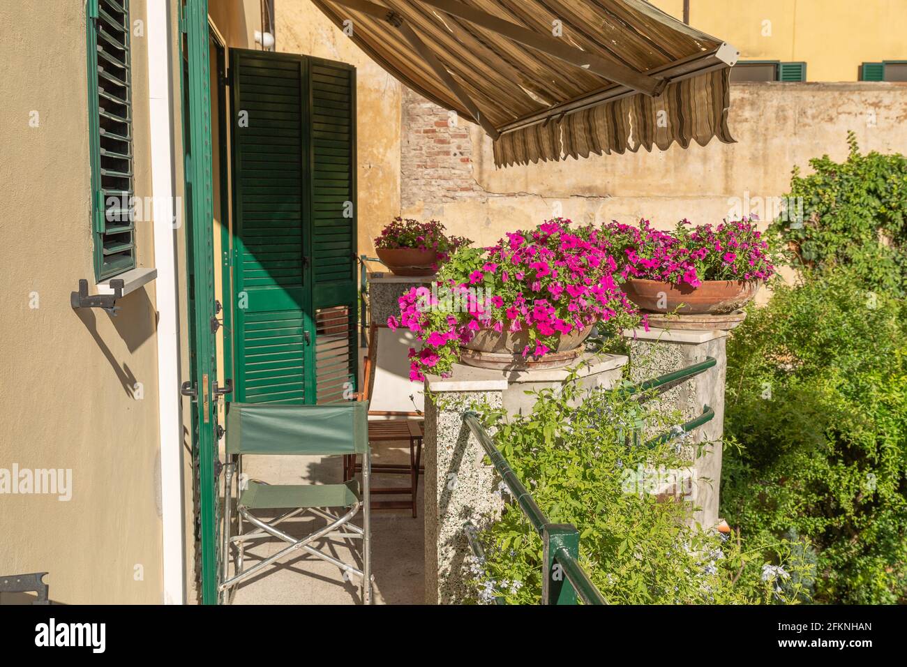 Traditional Italian house decorated by flowers In Florence, Tuscany ...