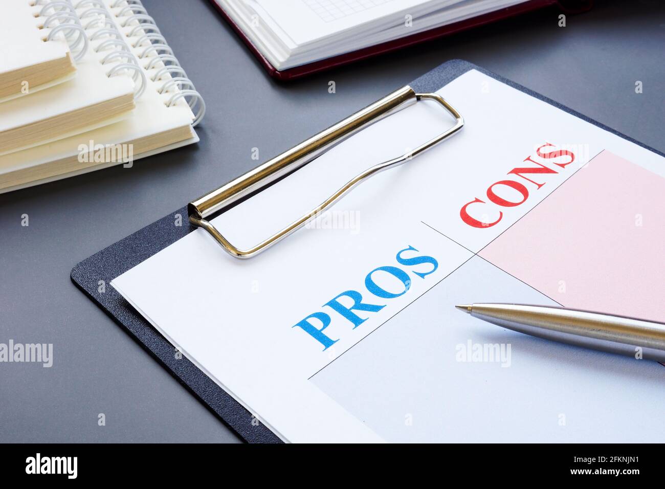 Pros and cons list for the right choice Stock Photo - Alamy
