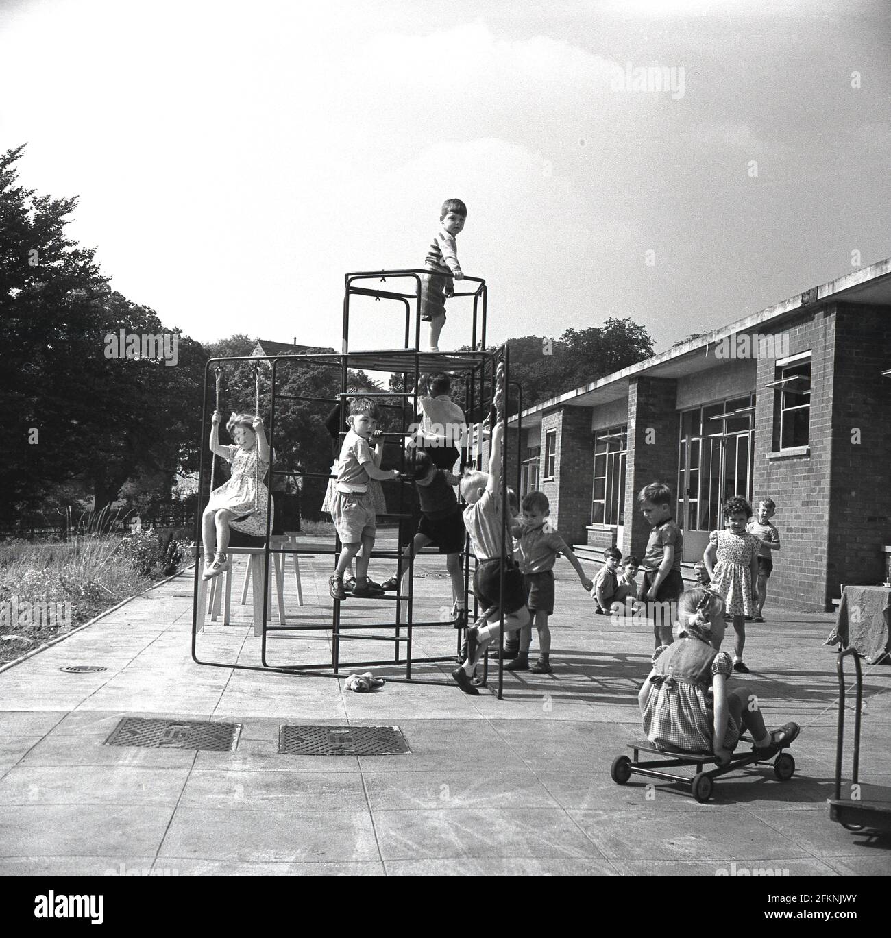 Children playing outside 1950s hi-res stock photography and images - Alamy
