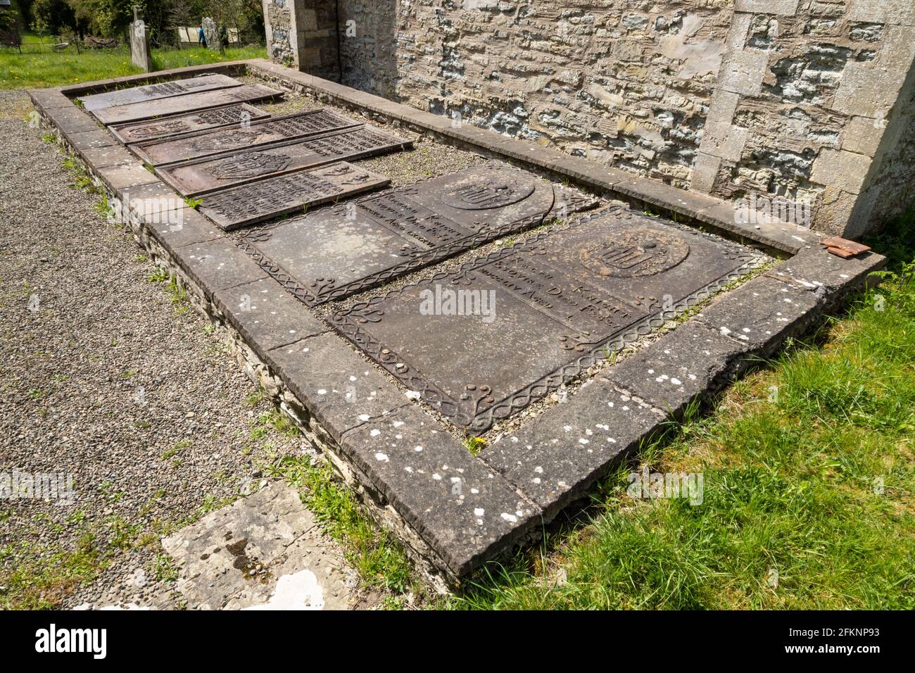17th century grave slabs hi-res stock photography and images - Alamy