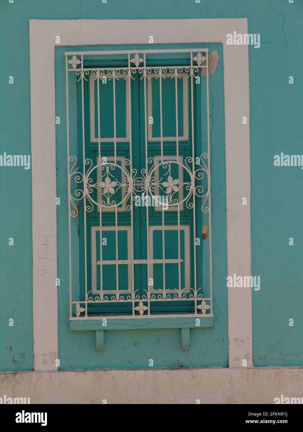 Old window on colonial hi-res stock photography and images - Alamy