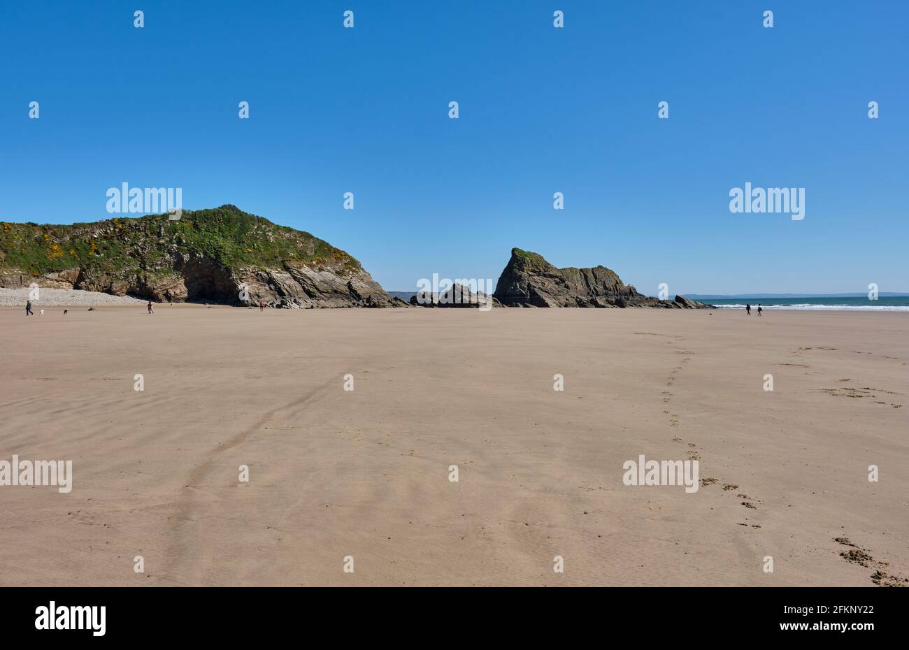 Monkstone Beach at Monkstone Point between Saundersfoot and Tenby ...