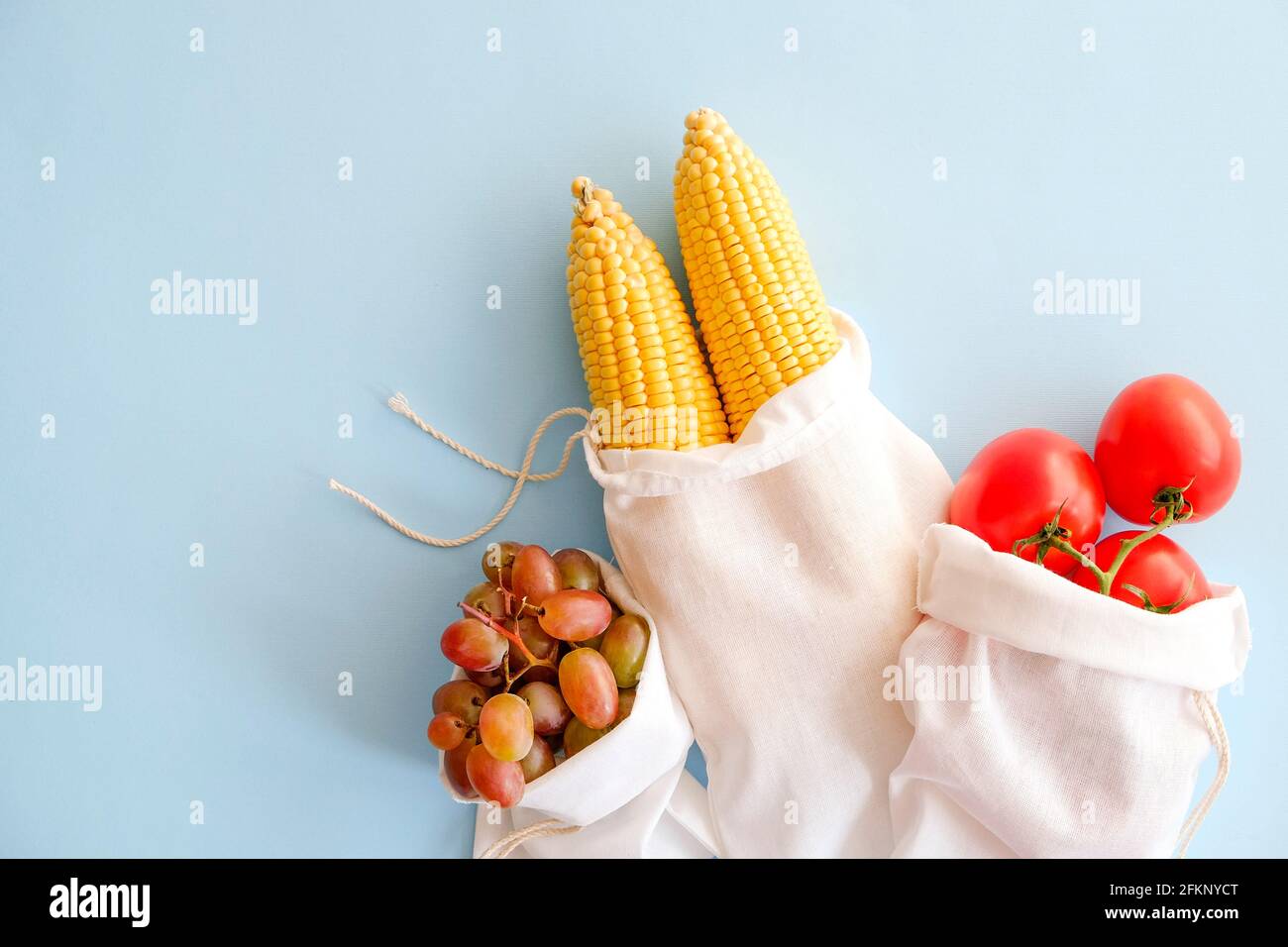 Two story grocery store hi-res stock photography and images - Alamy