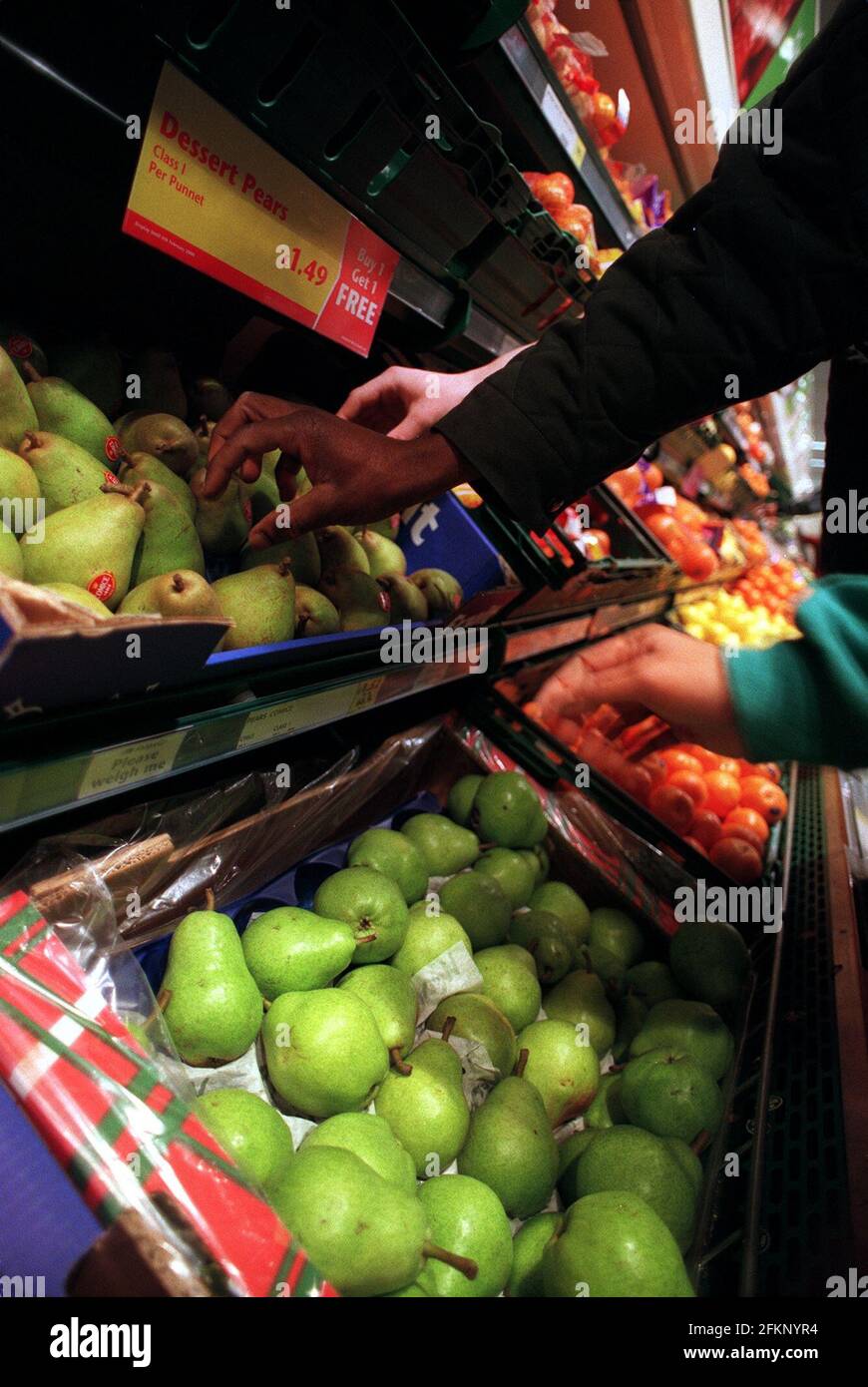 FRUIT SECTION OF A JANUARY 2000 SAFEWAY SUPERMARKET IN CAMDEN Stock ...