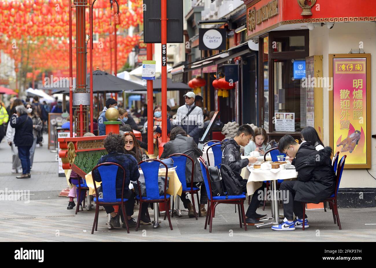 Eating outside london hi-res stock photography and images - Alamy