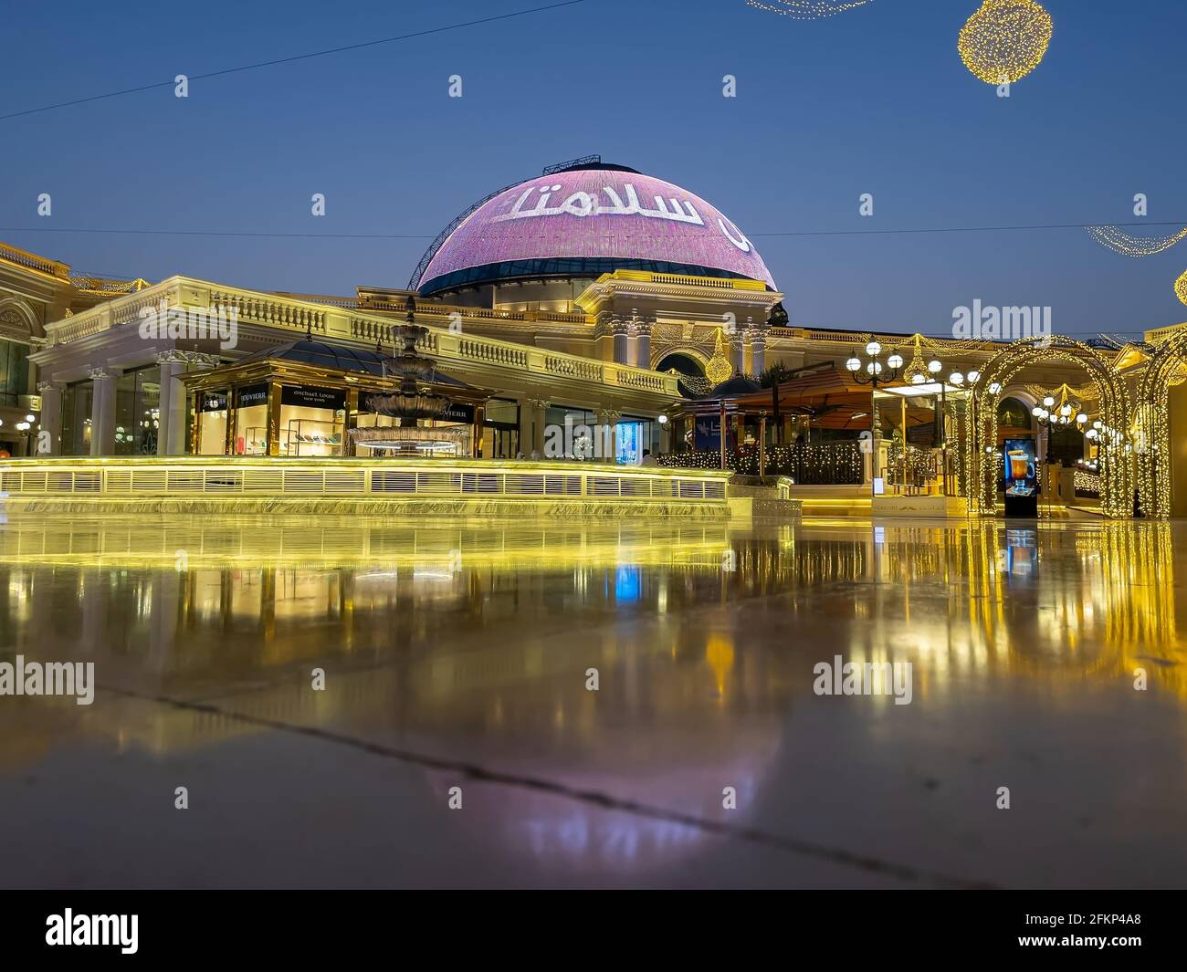 Mall atmosphere hi-res stock photography and images - Alamy
